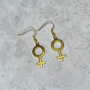 Statement Jewelry - Gold Chain Necklace With Female Symbol or Venus ...