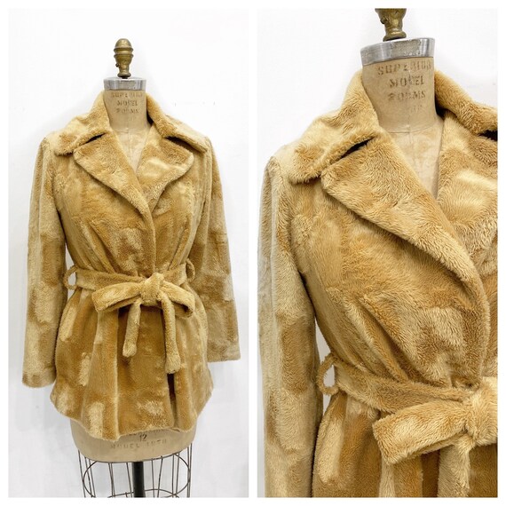 Fawn textured faux fur 1990’s belted jacket. Size M. - Gem