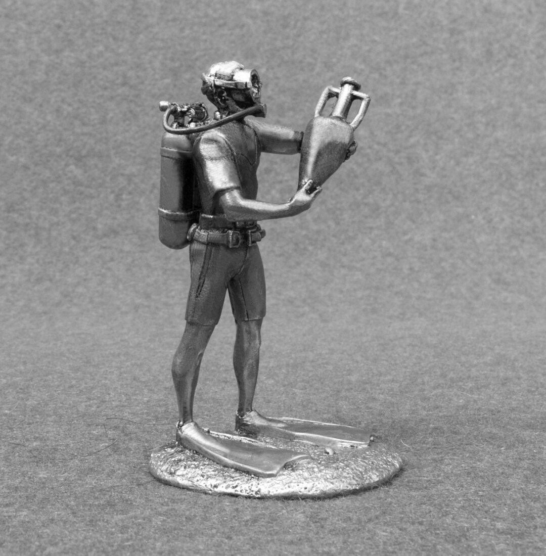 54mm Figurine Scuba Diver and Treasure Vase, Tin Toy, Collectible ...