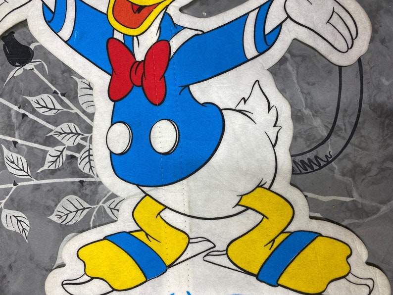 Vintage Walt Disney's World on Ice Donald Duck Felt Banner/pennant ...