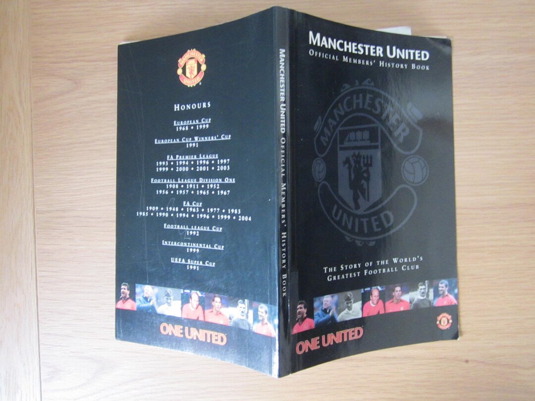 2004 Manchester United Official Members' History Book. 150 Pages of the ...