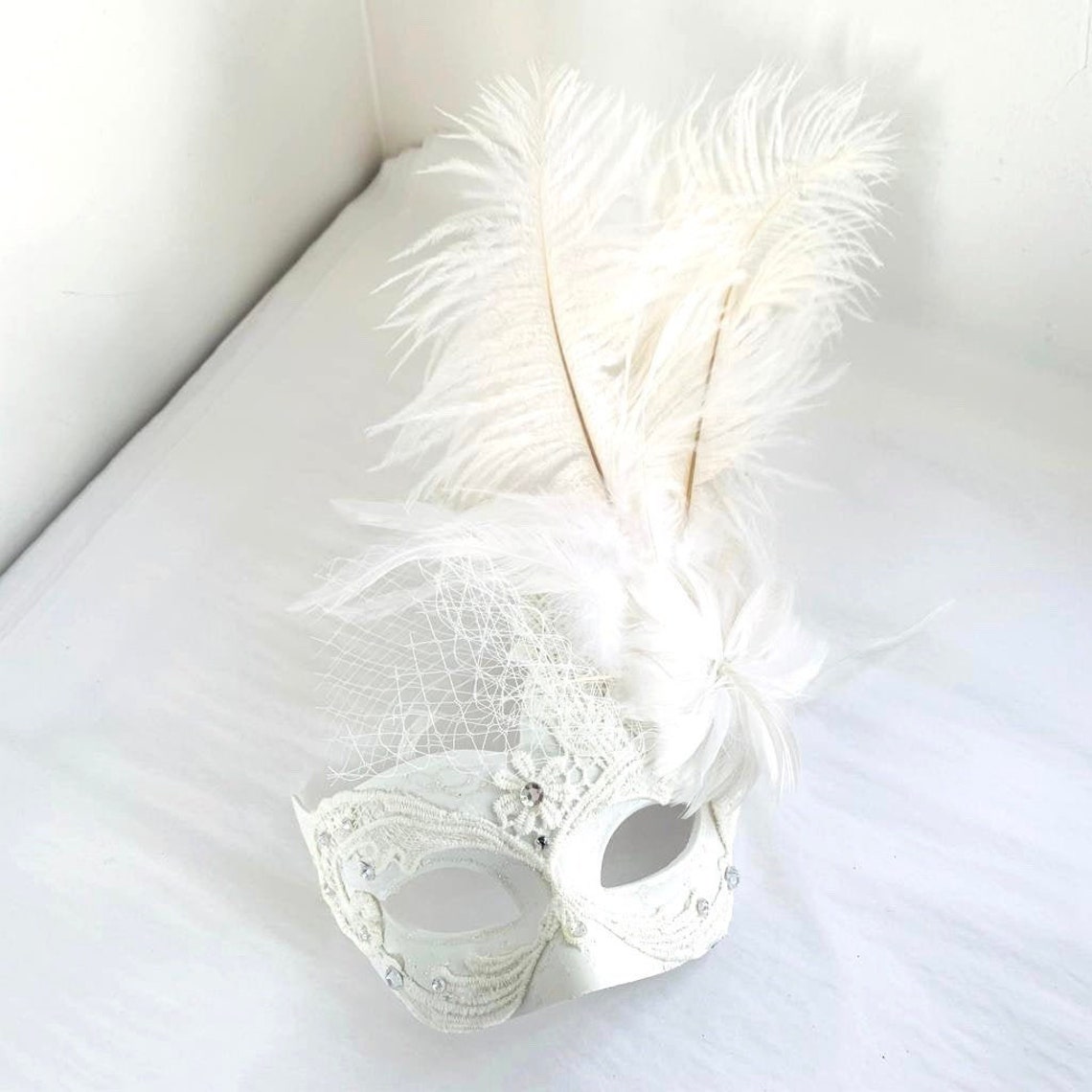 White Masquerade Mask Women / White Feather Masquerade Mask / - Etsy
