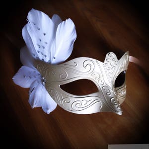 Champagne Masquerade Mask With White Feathers and Rhinestones, Womens ...