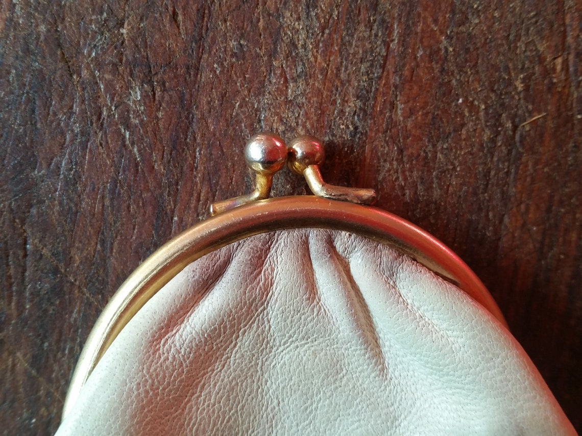 Antique EDWARDIAN COIN PURSE in Soft Leather of Ecru White and Gold ...