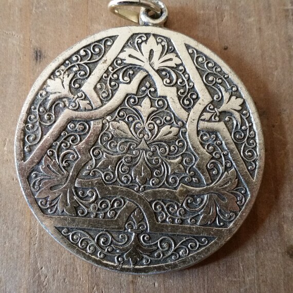 Vintage Celtic Medallion with etched infinity pattern… - Gem