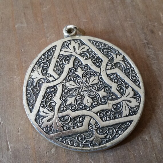 Vintage Celtic Medallion with etched infinity pattern… - Gem