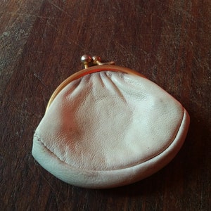 Antique EDWARDIAN COIN PURSE in Soft Leather of Ecru White and Gold ...