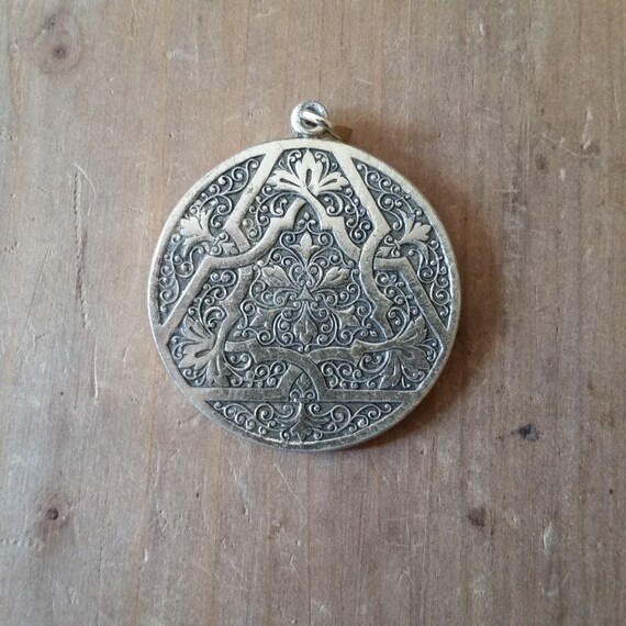 Vintage Celtic Medallion with etched infinity pattern… - Gem