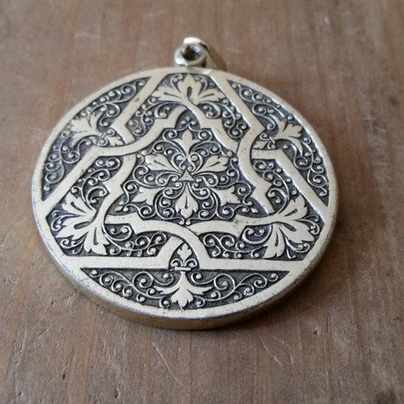 Vintage Celtic Medallion with etched infinity pattern… - Gem