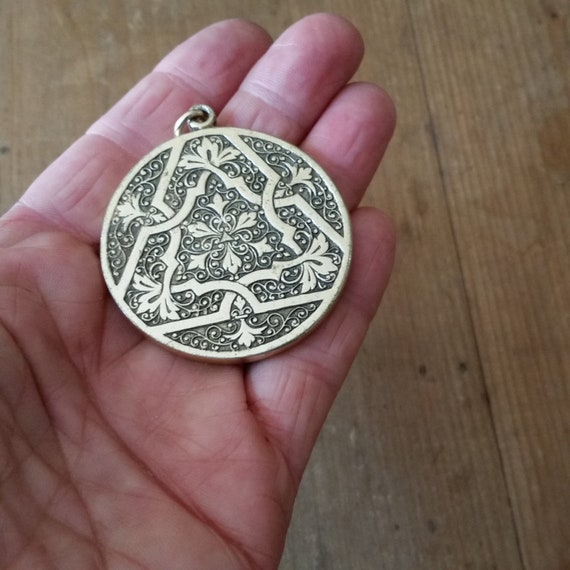 Vintage Celtic Medallion with etched infinity pattern… - Gem