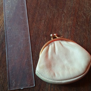 Antique EDWARDIAN COIN PURSE in Soft Leather of Ecru White and Gold ...