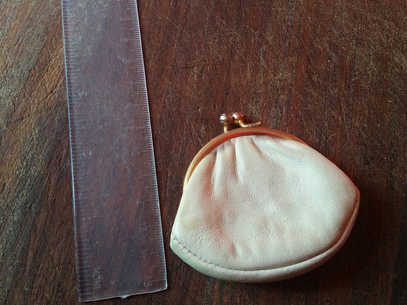 Antique EDWARDIAN COIN PURSE in Soft Leather of Ecru White and | Etsy