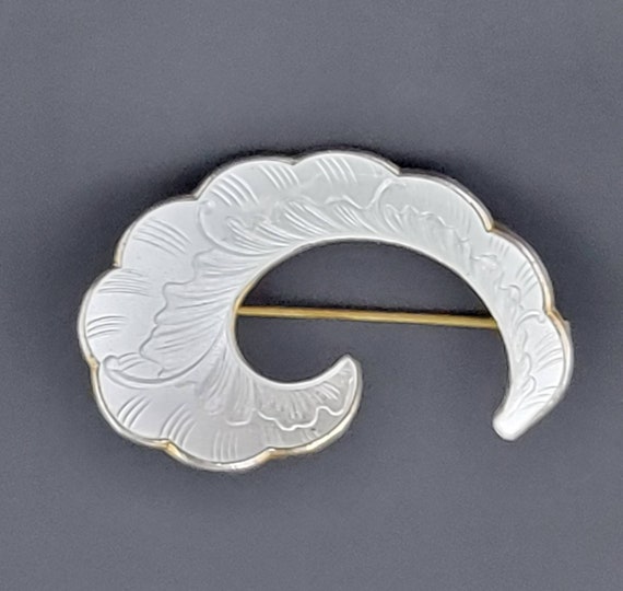 925s Sterling White Enamel Brooch - Gem