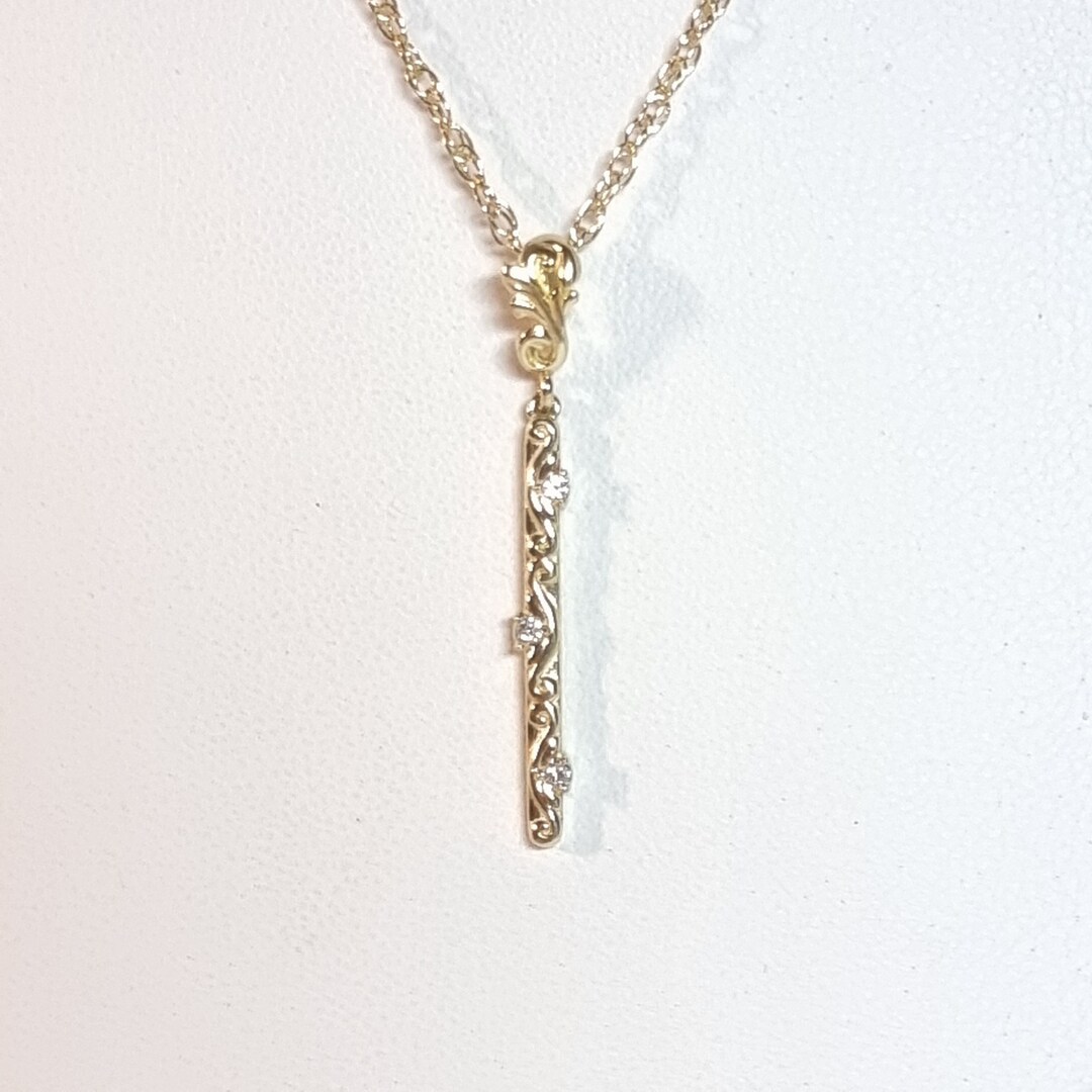 14kt Yellow Gold Diamond Scroll Stick Pendant With 3 Round Diamonds and ...