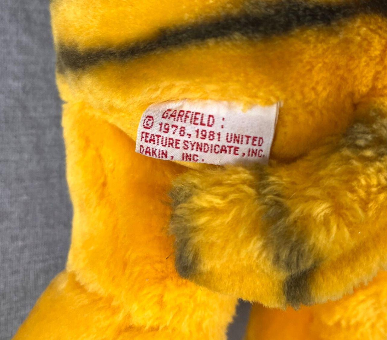 Vintage 1981 Garfield Sitting Plush Toy 16" United Feature Syndicate ...