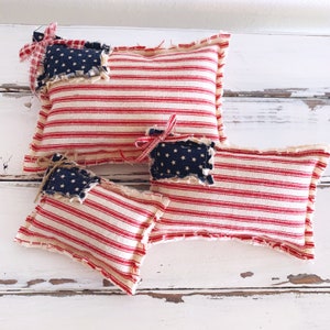 Shabby Flag Pillow Tucks, Americana Decor, Patriotic Ornies, Small Flag ...