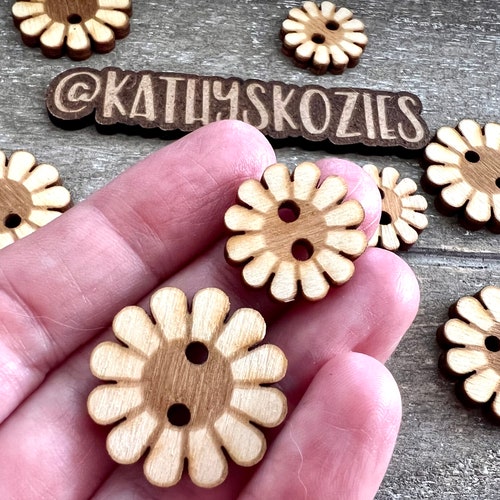 Daisy Buttons / Birch Wood Laser Cut 3/4 Inch OR 1 Inch / - Etsy