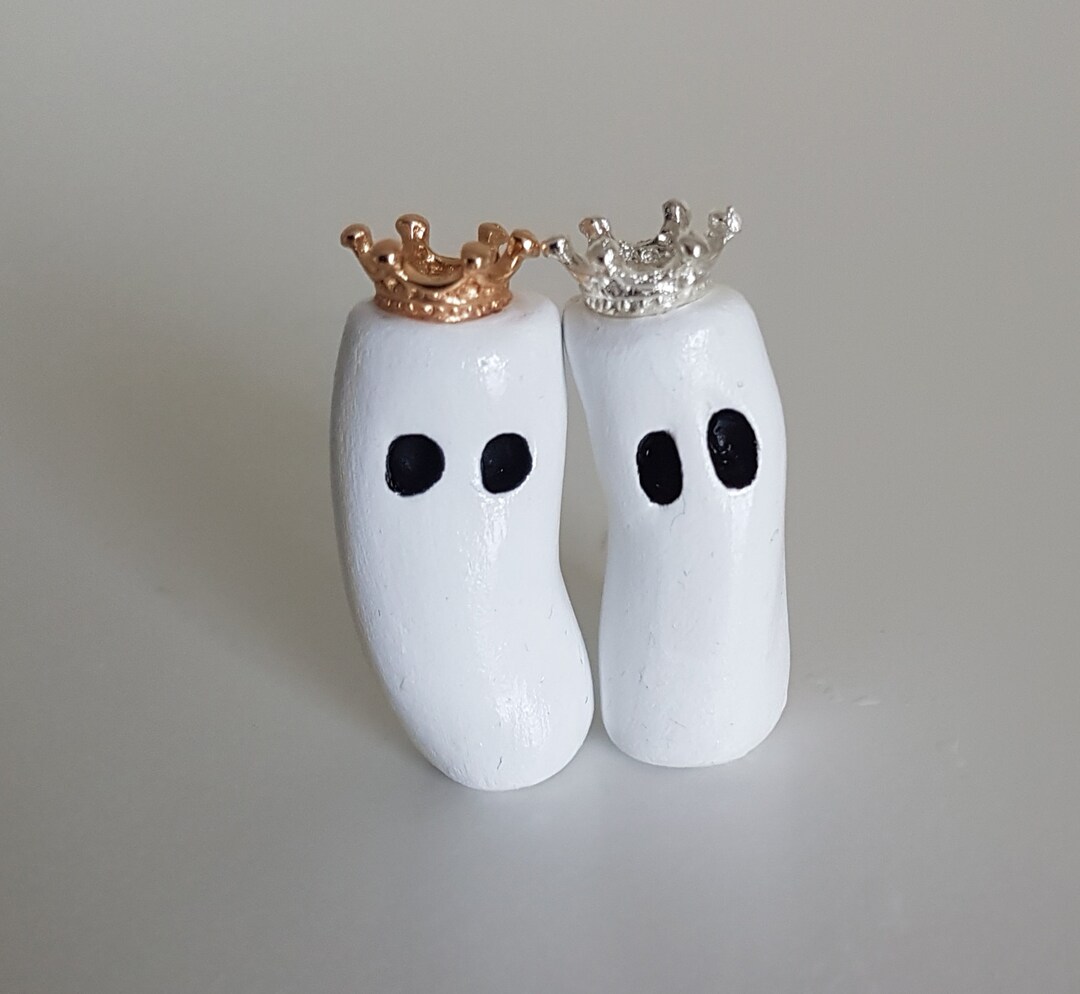 King & Queen Clay Duo of Figurines With Crowns, Minimalistic Style ...