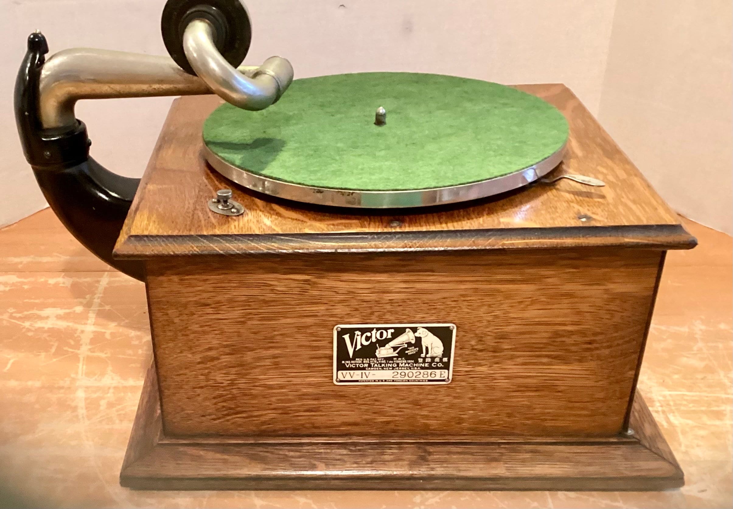 Antique Victor Table Top Victrola Model VV-IV in Quartersawn Oak Circa ...