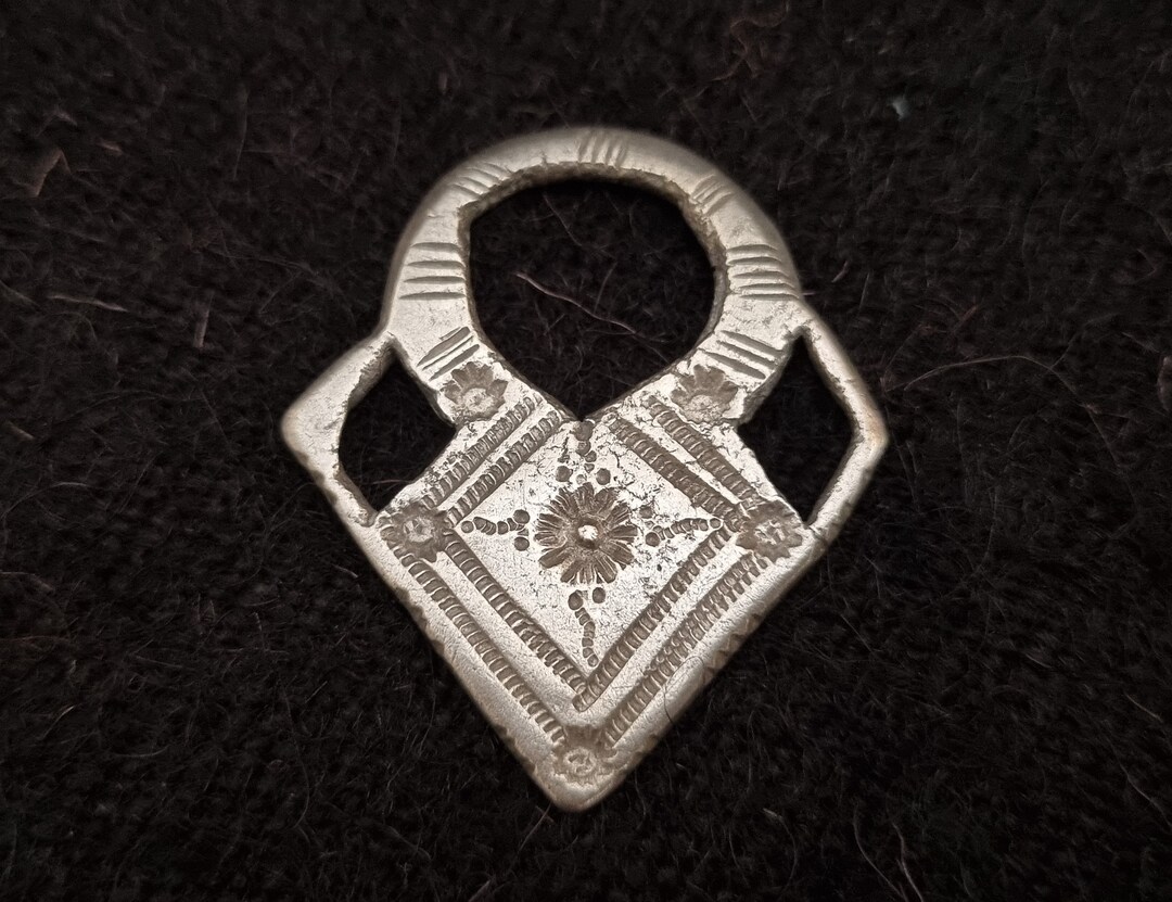 West Africa - Old Tuareg High Grade Silver Hair Ring/amulet From Niger ...