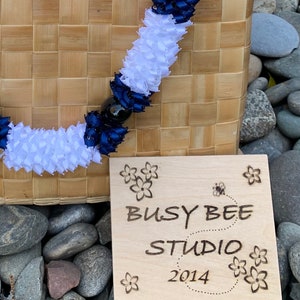 Hawaiian White Pikake With Navy Blue Trim and Kukui Nut Ribbon Lei (1 ...