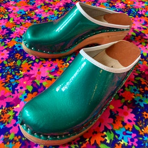 Vintage 70s GROOVY GREEN Swedish Clogs / Vintage 70s Shiny Green Clogs ...