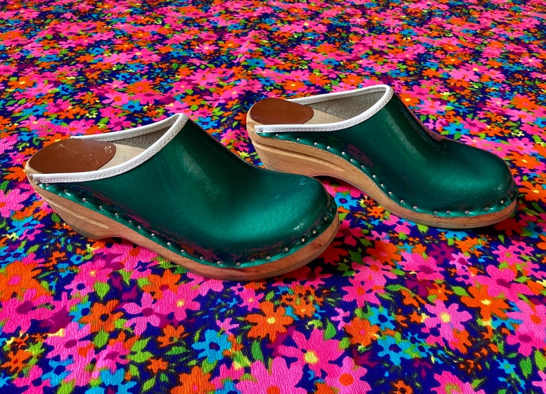 Vintage 70s GROOVY GREEN Swedish Clogs / Vintage 70s Shiny | Etsy