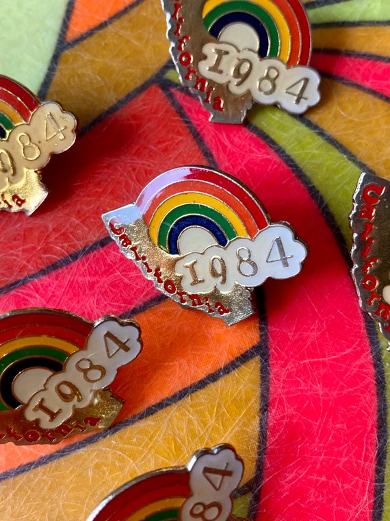 vintage 1980s rainbow pin - Gem