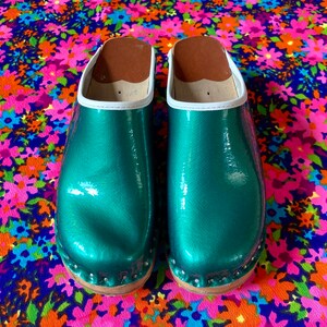 Vintage 70s GROOVY GREEN Swedish Clogs / Vintage 70s Shiny Green Clogs ...