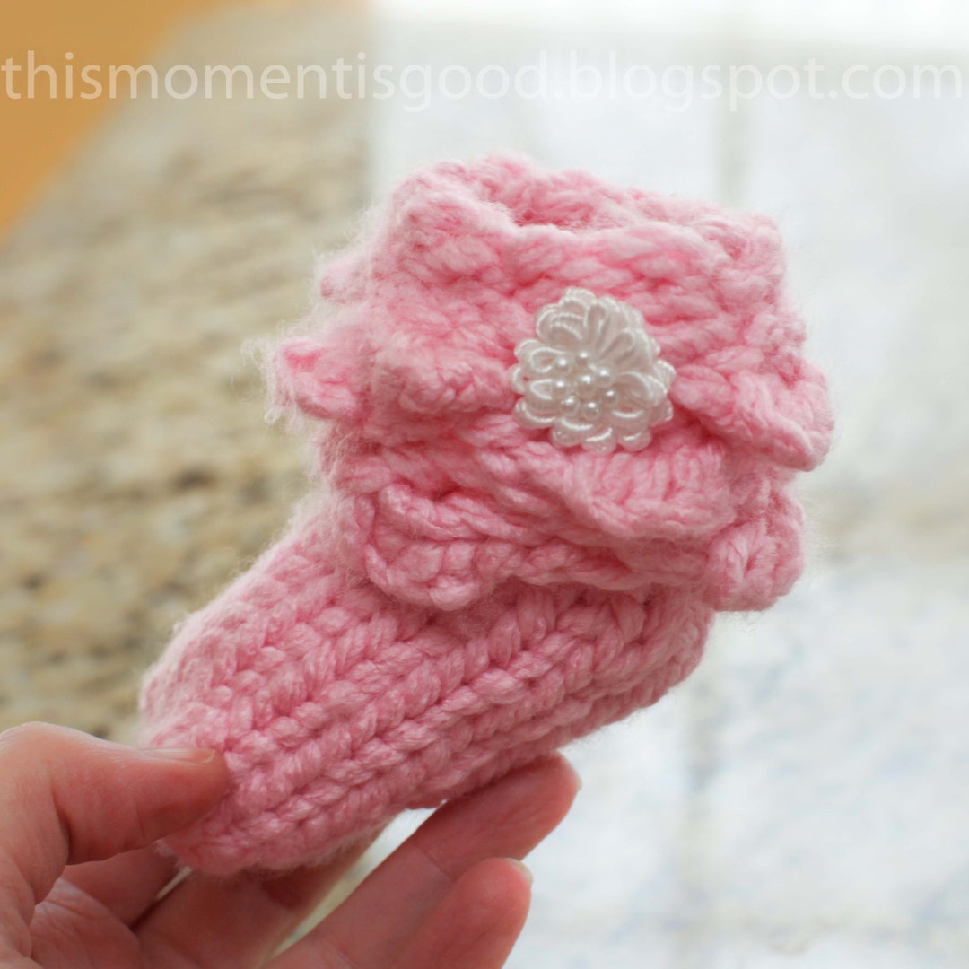 Loom Knit Scallop Baby Bootie PATTERN. Similar to Crocodile Stitch ...