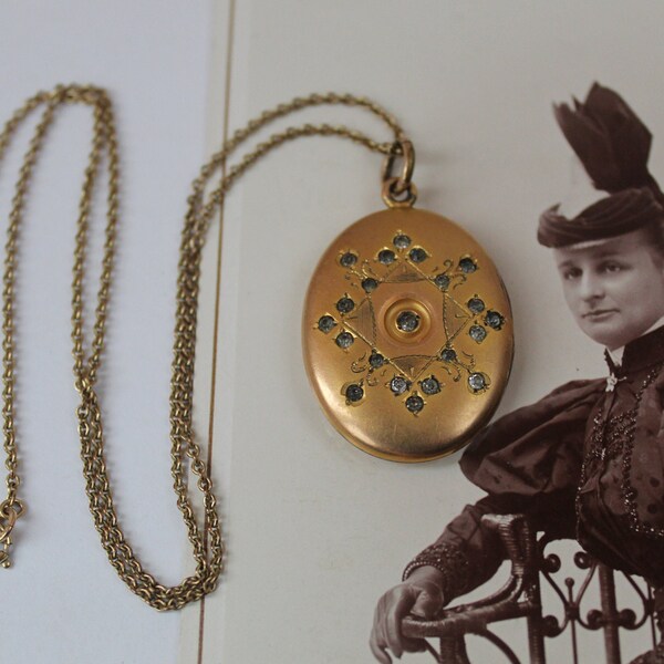 Victorian Locket - Etsy