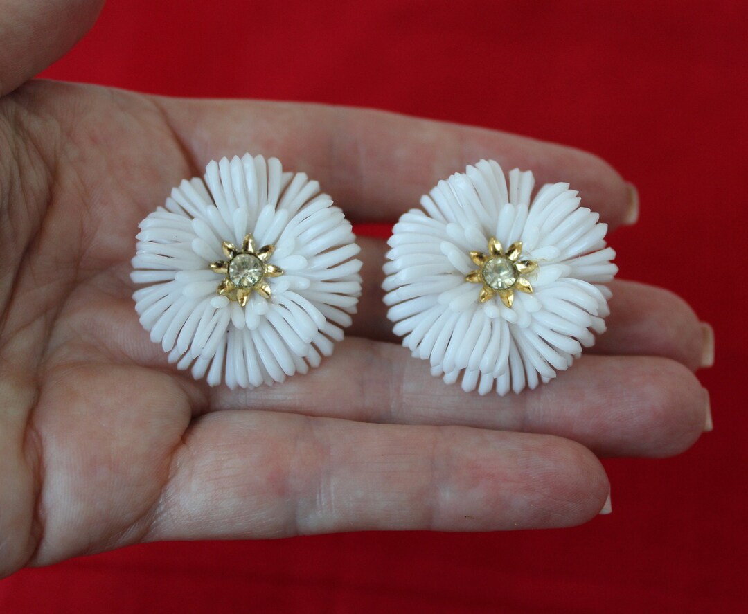 Vintage CORO Mid Century White Layered Soft Plastic Petals Flowers ...