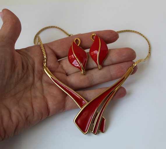 Vintage Trifari Red Enamel Modernist Necklace and Pie… - Gem Vintage Trifari Red Enamel Modernist Necklace and Pie… - Gem