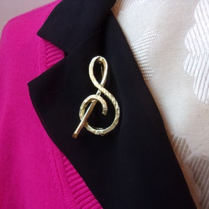 Vintage Large Music Pin, Brushed Gold Tone Mid Century Music Staff ...