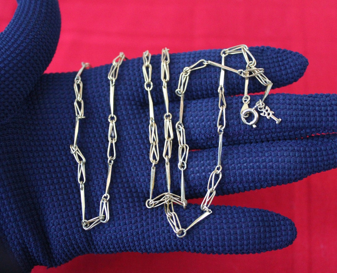 Vintage 1960s Delicate Fancy Link Crown TRIFARI 24" Gold Tone Link ...