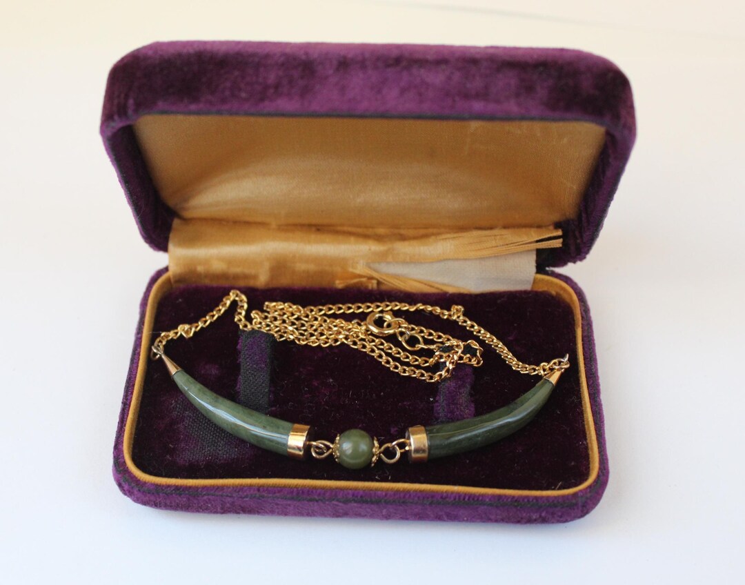 Estate Jewelry Vintage Nephrite Green Jade Horn Necklace, Double Horn ...