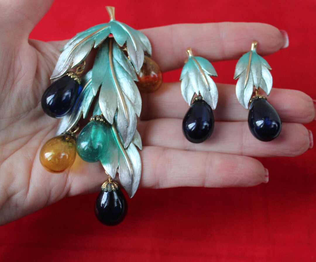 Fabulous Vintage Mid Century 1950s Dangle Berries Haskell Like Pin ...