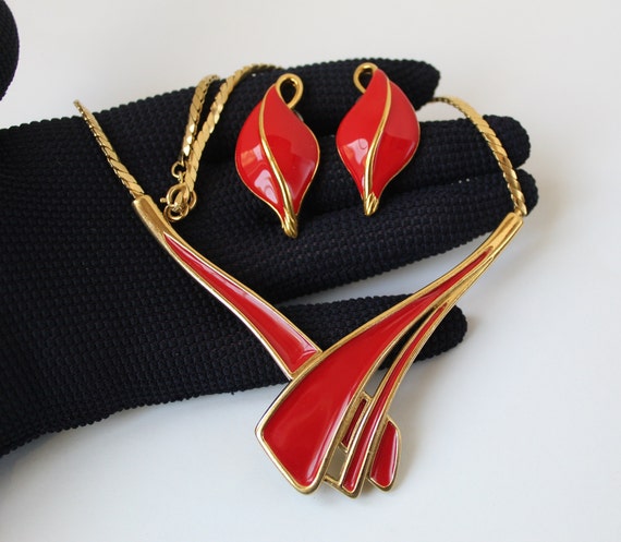 Vintage Trifari Red Enamel Modernist Necklace and Pie… - Gem Vintage Trifari Red Enamel Modernist Necklace and Pie… - Gem