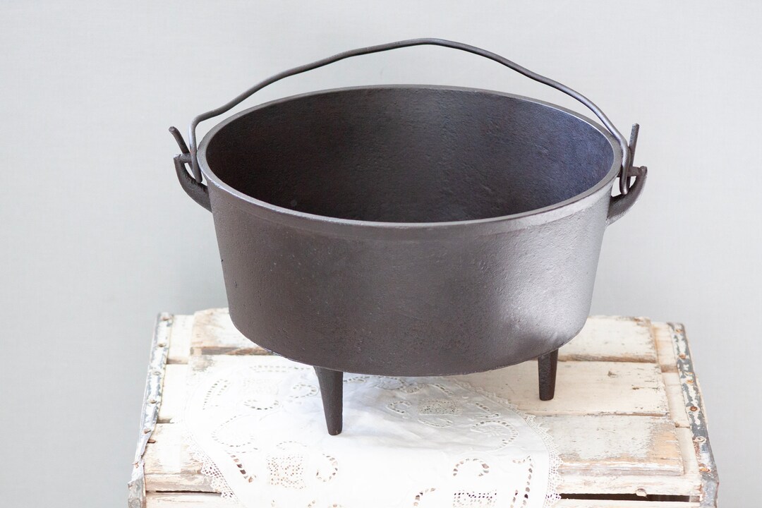 Antique 12" Cast Iron Dutch Oven With Gate Mark, Manufactured in the ...