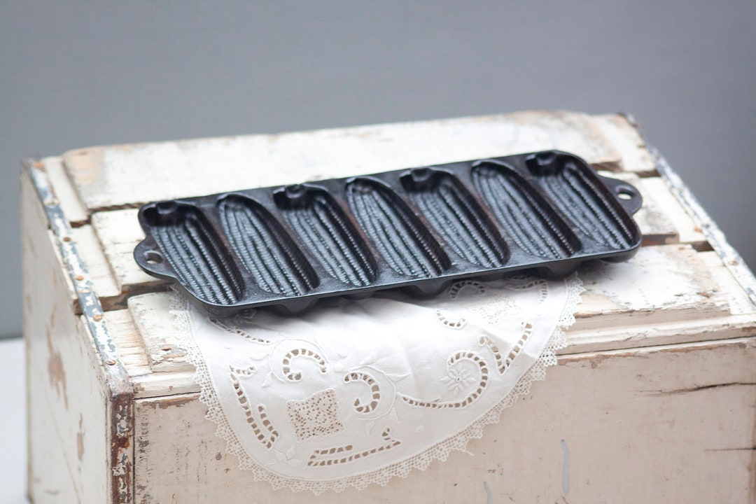 Unmarked Wagner Ware Cast Iron Corn Stick Pan Manufactured in the 1950 ...