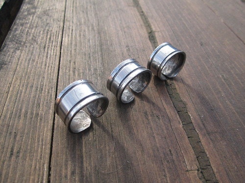 Hand forged stainless steel ring with a chiseled groove | Etsy