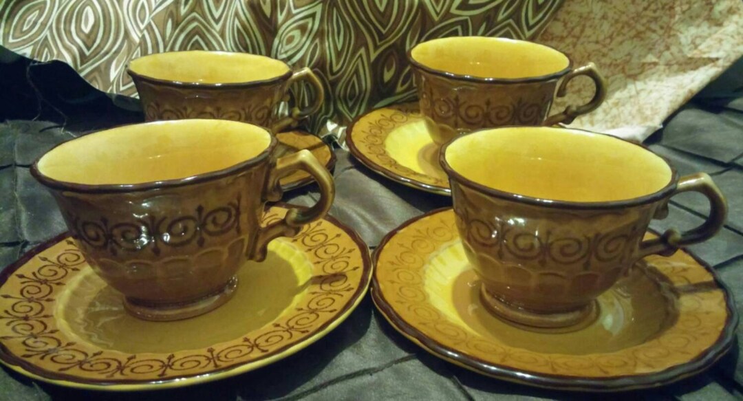 A Set of 2 Cups and Saucers of Vernonware by Metlox San Fernando ...