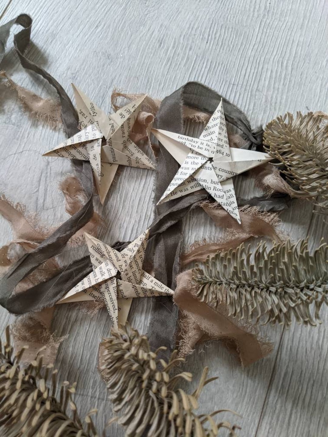 Vintage Book Page Origami Stars: Upcycled Table Decor, Set of 5/10 - Etsy