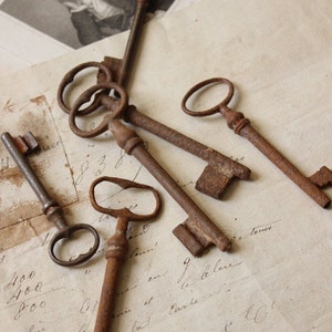 Vintage French Skeleton Door Key Farmhouse Metal Rusty Steel Decorative ...