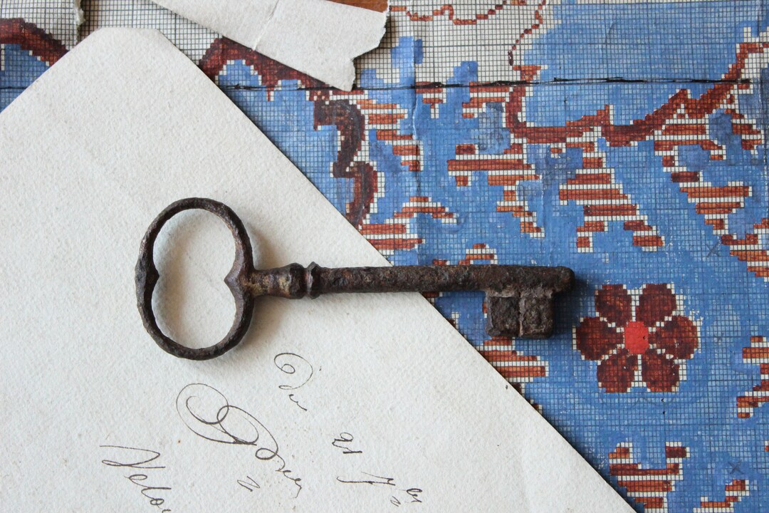 Vintage French Skeleton Door Key Farmhouse Metal Rusty Steel Decorative ...