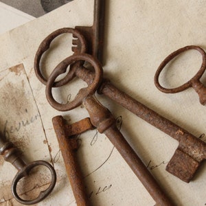 Vintage French Skeleton Door Key Farmhouse Metal Rusty Steel Decorative ...