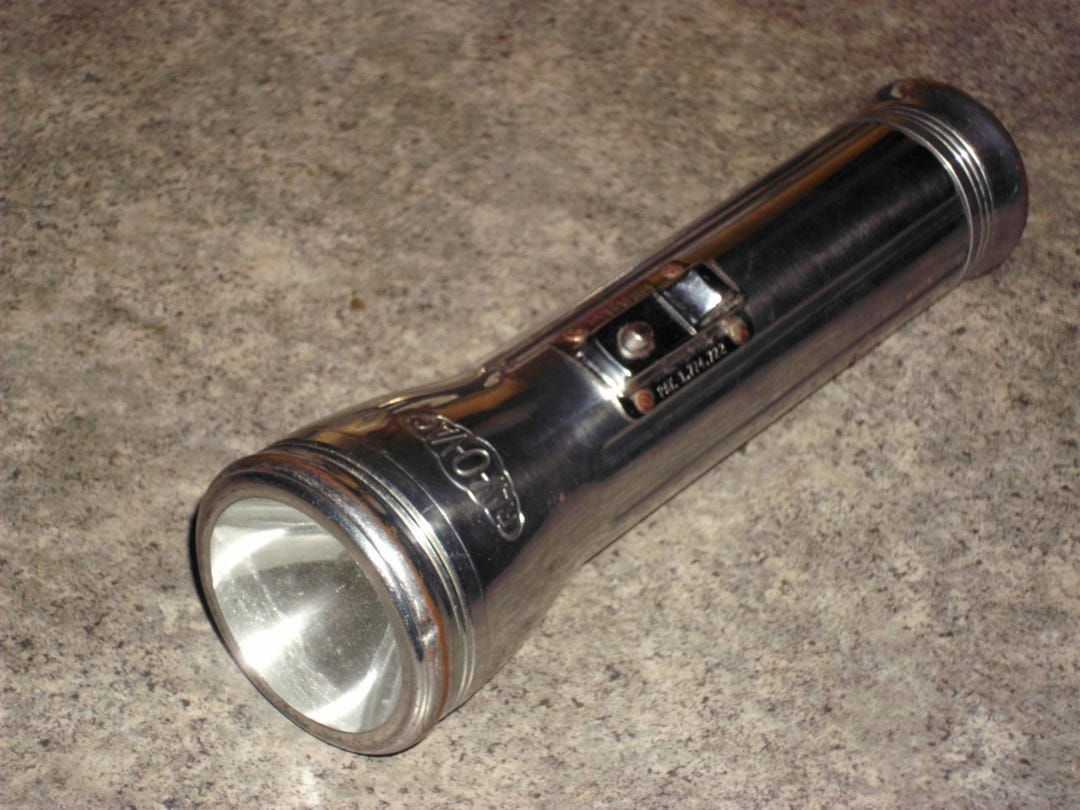 Antique Rayovac Flashlight - 2 D-cell Glass Lens - Etsy
