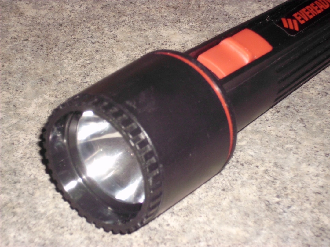 Vintage 90s Eveready Flashlight - 2 D Cell - Etsy