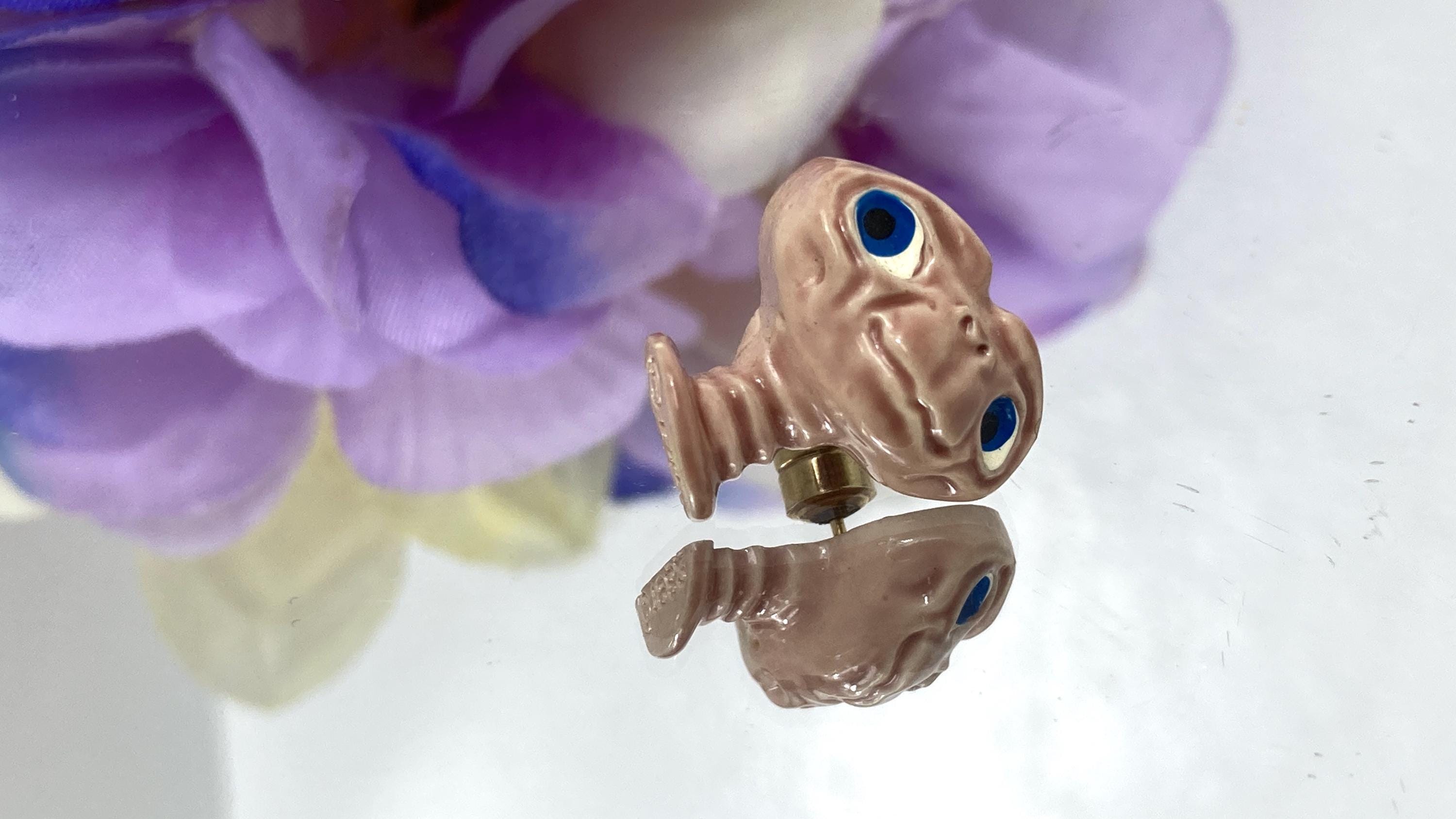 Vintage Early 1980s Collectible E.T Signed UCS, Extra Terrestrial Pin ...