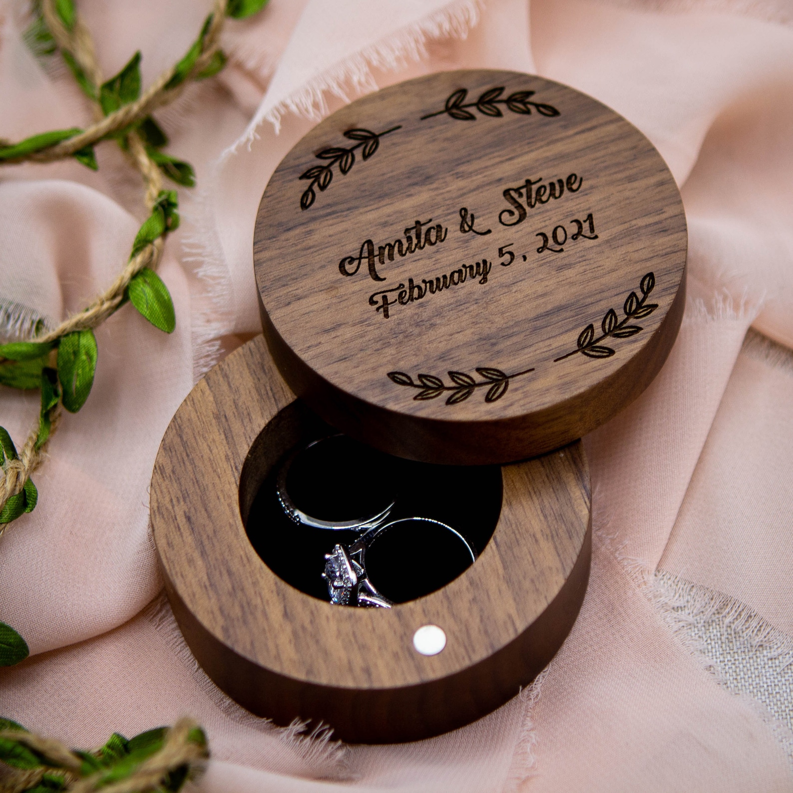 Circle Wood Ring Box Engraved Ring Bearer Box for Wedding - Etsy